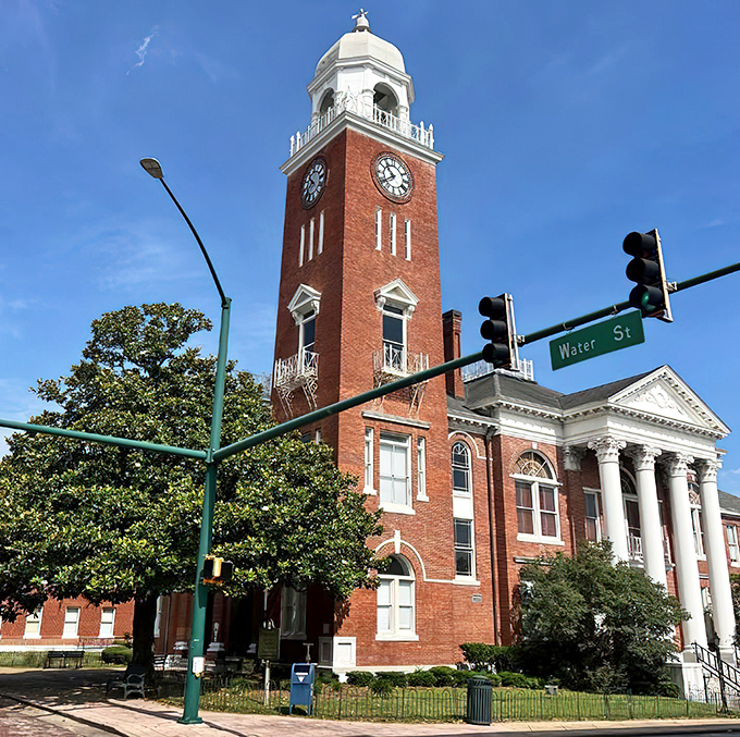 Bainbridge's charming downtown streets offer a warm welcome and cool savings. Those brick buildings house treasures that won't break the bank!