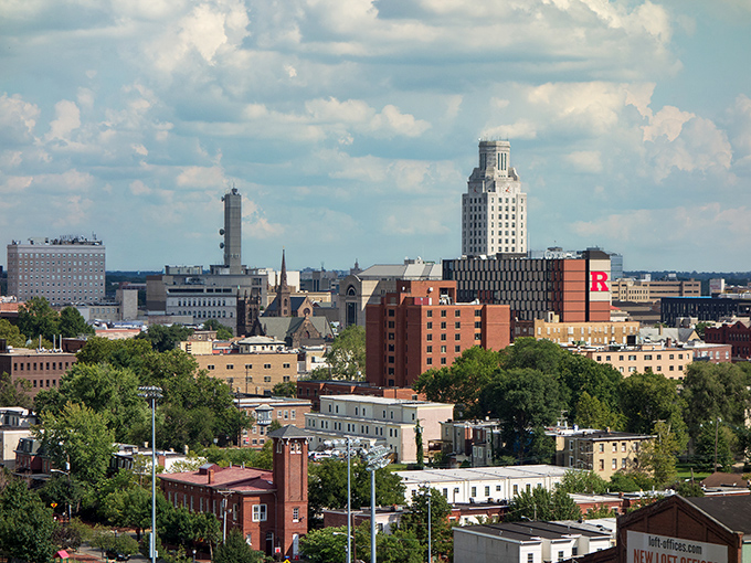 Waterfront views with Philadelphia playing coy in the background - all the scenery without the Philly price tag!