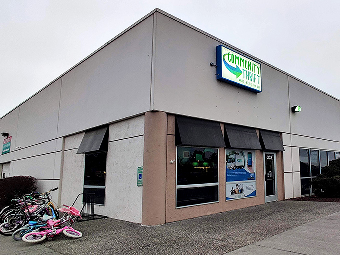 Community Thrift Richland - proving that Eastern Washington knows how to thrift with spacious aisles and organized chaos.