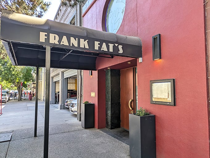 Sacramento's most elegant dining room has been hosting power lunches and family celebrations for generations. 