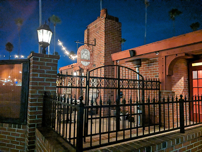 Gulliver's Restaurant: Through these brick gates lies a little piece of old England. The lantern-lit entrance sets the stage for prime rib perfection.