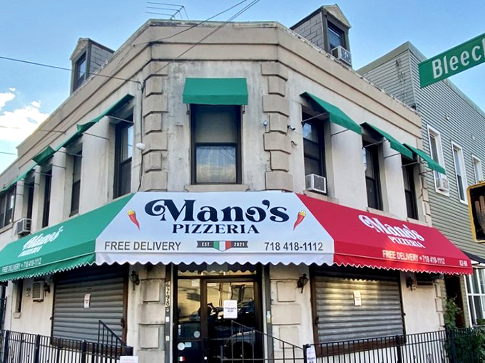 Mano's corner location proudly waves the Italian flag colors—a patriotic tribute to pizza perfection.
