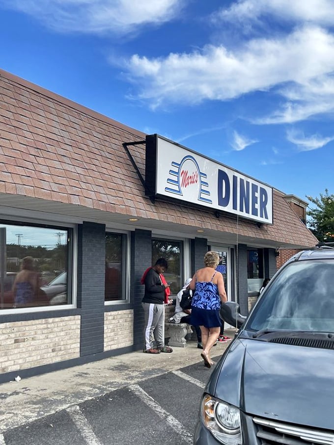 Marie's Diner (La Plata): That classic diner roof shape is like a time portal to when calories didn't count and coffee refills were endless.