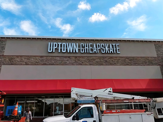 The Community Donation Center transforms unwanted items into community treasures. Your castoffs become someone else's "where did you find that?!" conversation starter!