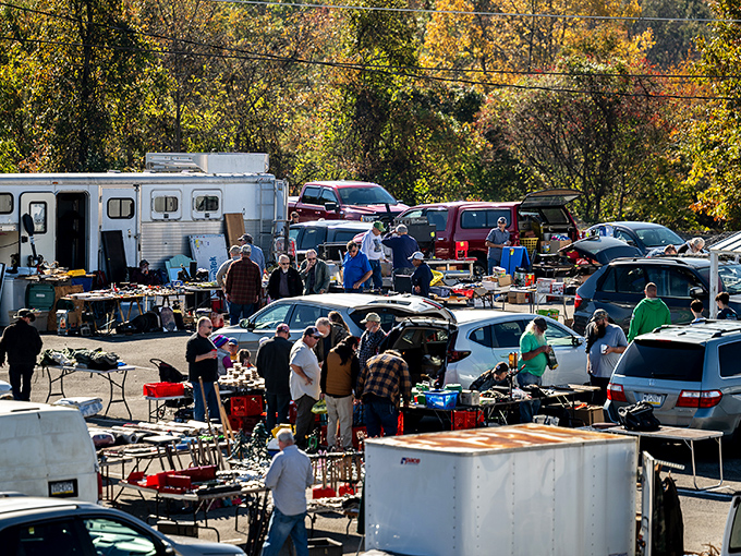 Collectible cards and memorabilia galore! This outdoor booth creates a shrine to sports history that would make any fan swoon.