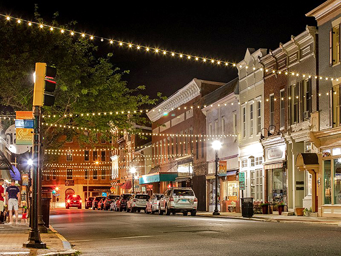 Downtown Cambridge proves that "quaint" and "affordable" can be best friends forever, just like you and your wallet. 