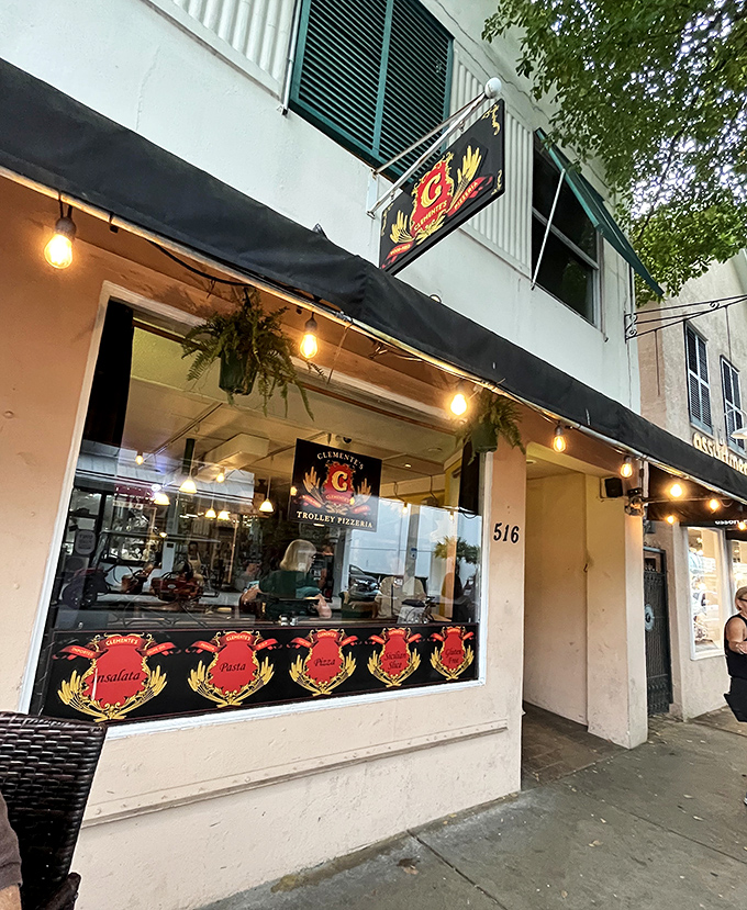 String lights and sidewalk seating&mdash;Clemente's creates the perfect setting for pizza with a side of Key West people-watching.