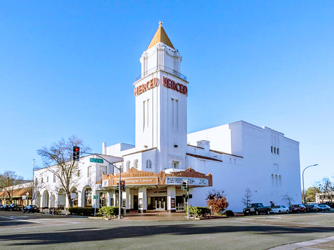 The gleaming Merced courthouse combines modern design with small-town accessibility. Big-city architecture without the big-city price tag!