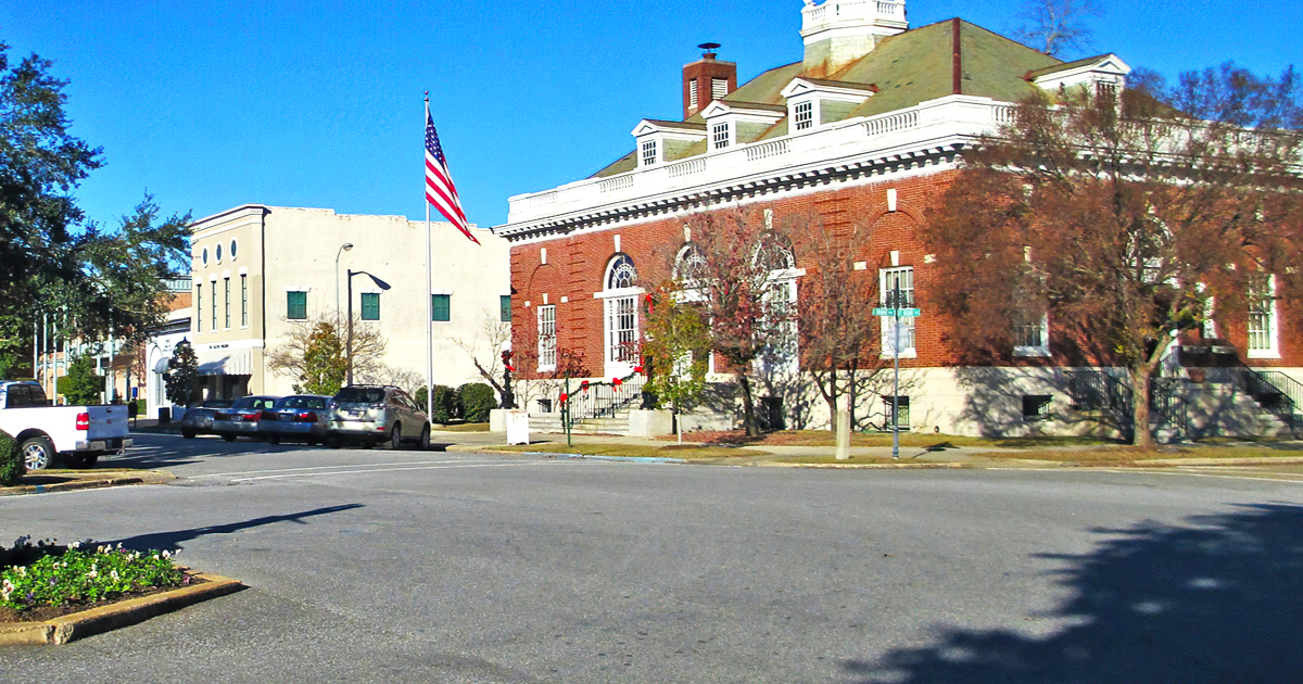 This Underrated Town In Alabama Has Fresh Air, No Crowds, And Easy Living
