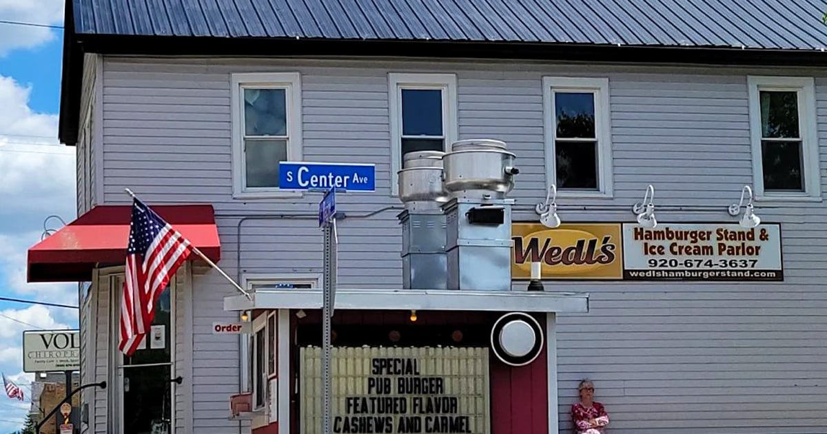 This Small-Town Burger Joint In Wisconsin Has Been A Local Legend Since ...