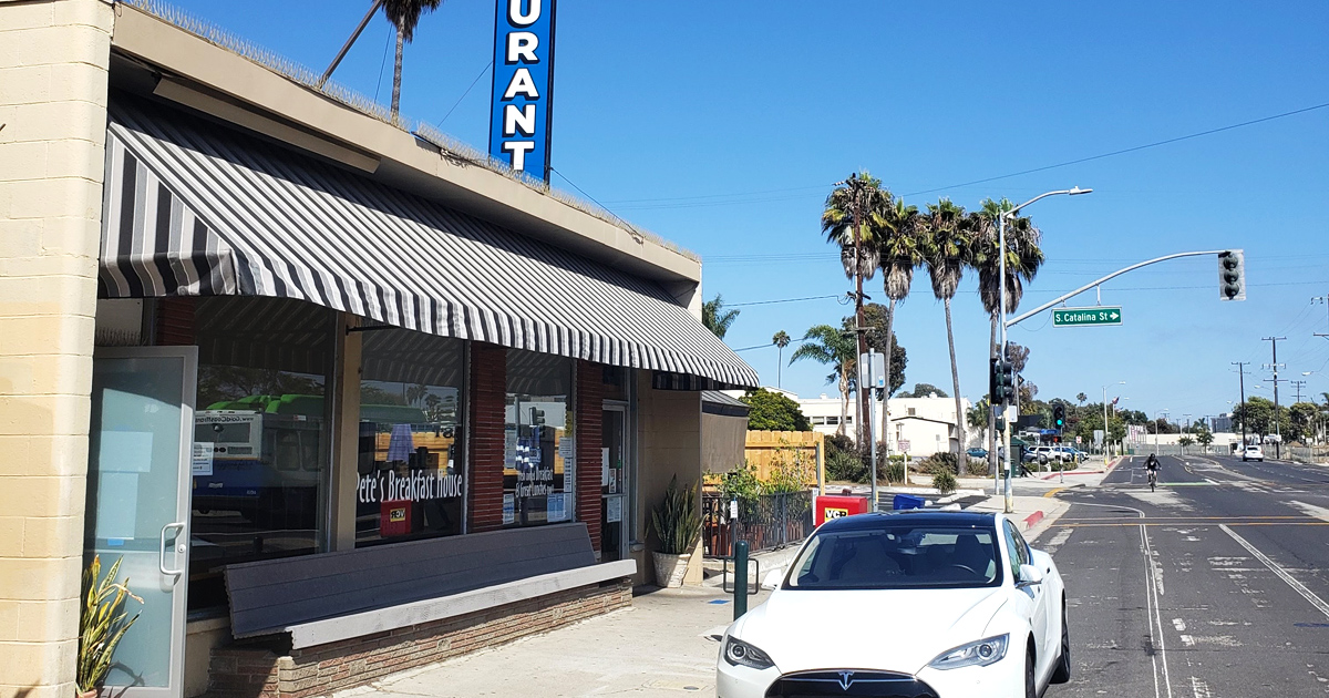The Pancake At This Funky Diner In California Is So Good, You’ll Dream ...