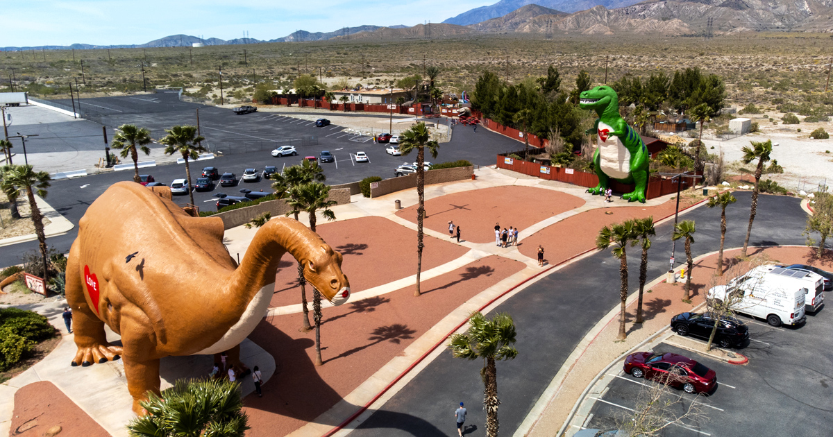People Drive From All Over California To See These Gigantic Dinosaur ...