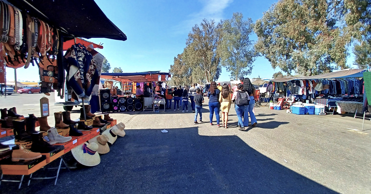 The Massive Flea Market In California Will Make Your Bargain-Hunting ...