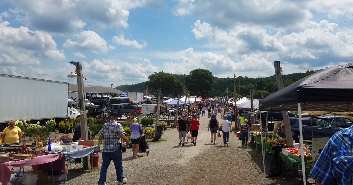 The Massive Flea Market In Ohio With Over 1,200 Vendors And Food Stalls