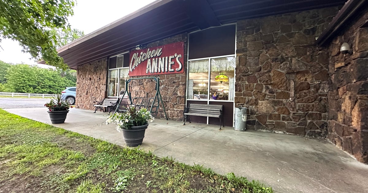 The Fried Chicken At This Unassuming Restaurant In Kansas Is Out-Of ...