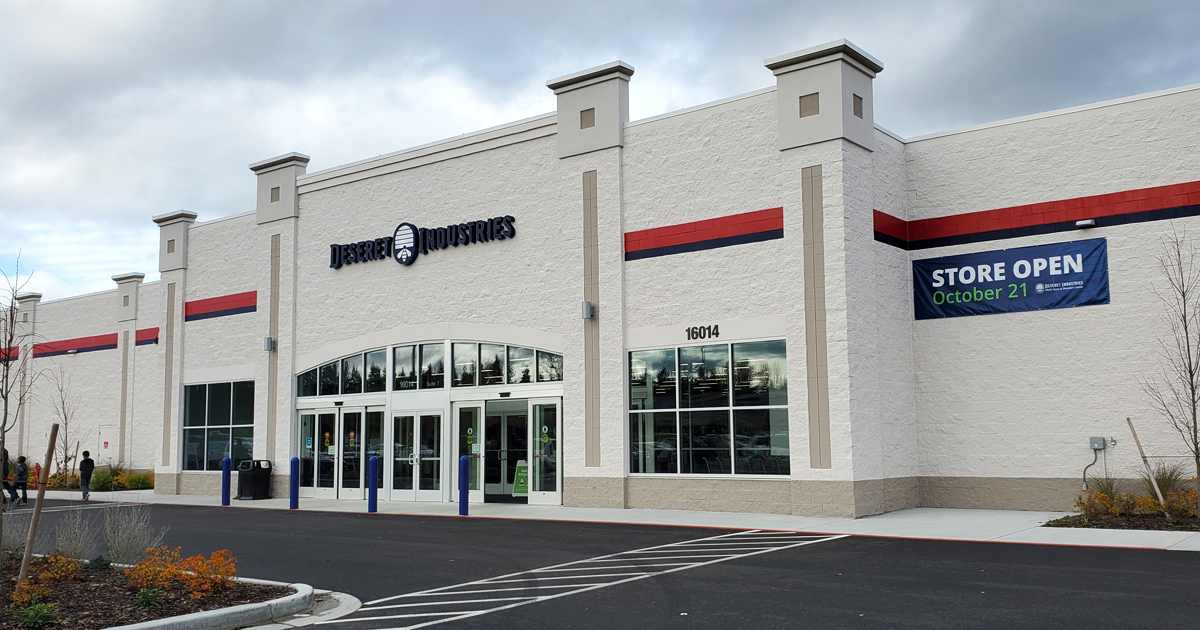 8 Gigantic Thrift Stores In Washington That’ll Make Your Bargain ...