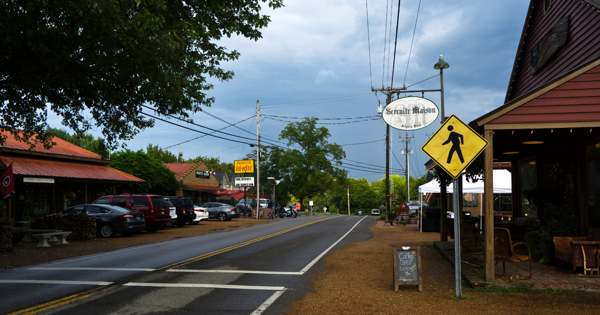 This Gorgeous Town In Tennessee Is A Dream Come True For Simple Living