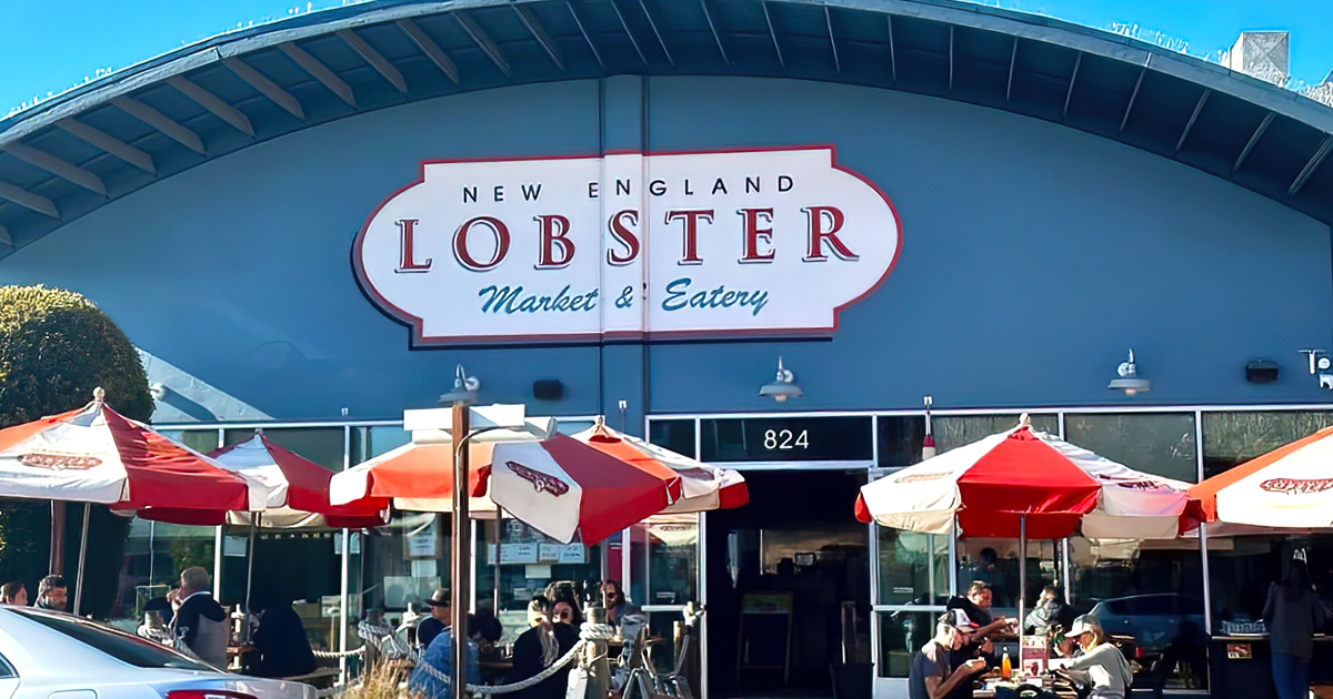 The Iconic Restaurant In California With Crab Nachos Locals Can't Get ...