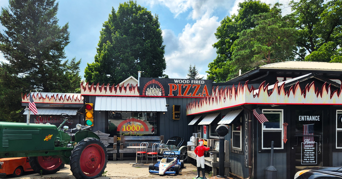 9 Legendary Restaurants In Indiana Locals Swear Have The Best Pizza In ...