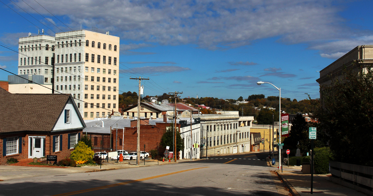 The Little-Known City In Virginia Where You Can Still Live Large In ...