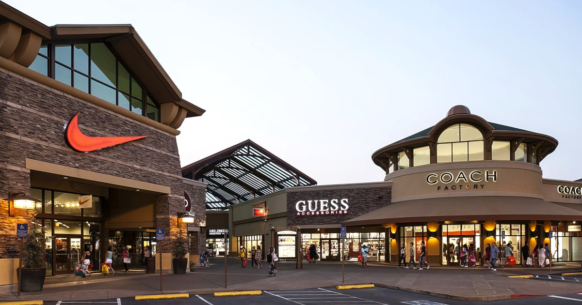 The Massive Outlet Mall In Oregon That’s Too Good To Pass Up