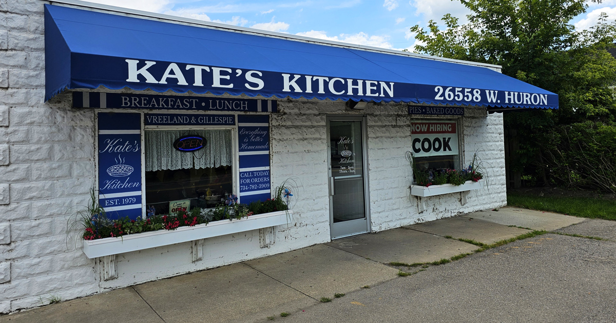 The Old-Fashioned Restaurant In Michigan Locals Swear Has The State's ...