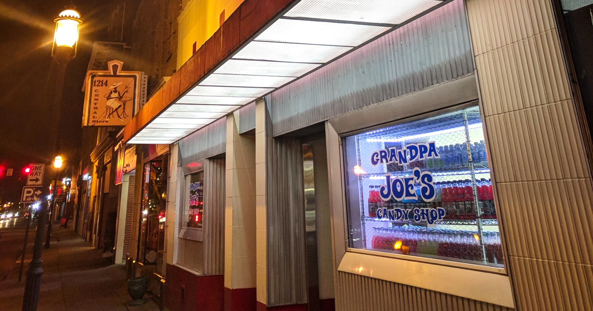 This Nostalgic Candy Shop In Ohio Has Thousands Of Rare Sweets You Won ...