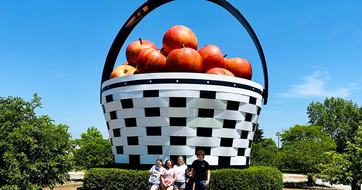 People Drive From All Over Ohio To See This Gigantic 20-Foot-Tall Apple ...