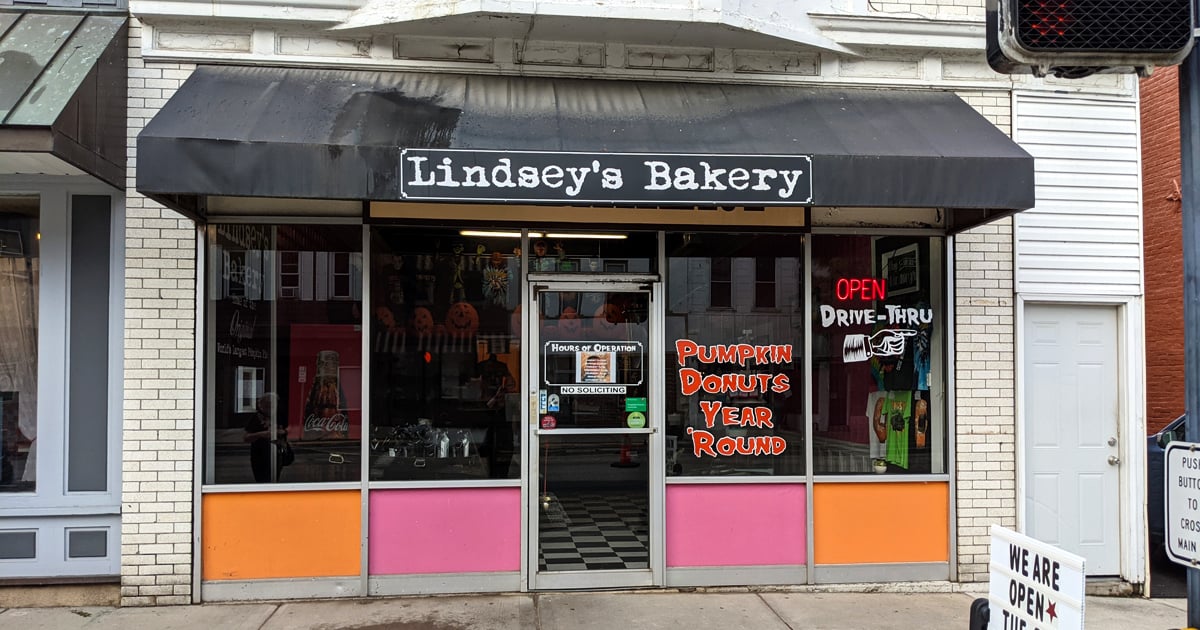 This Old-Timey Bakery In Ohio Has Been A Local Legend For Over 50 Years