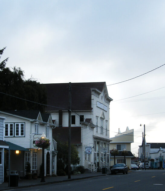 peaceful oregon underrated towns ftr