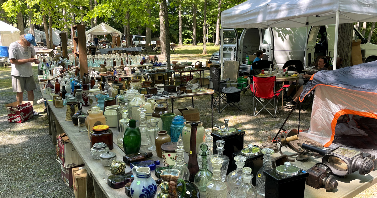 This Massive Flea Market In Pennsylvania Has Rare Furniture At Rock ...