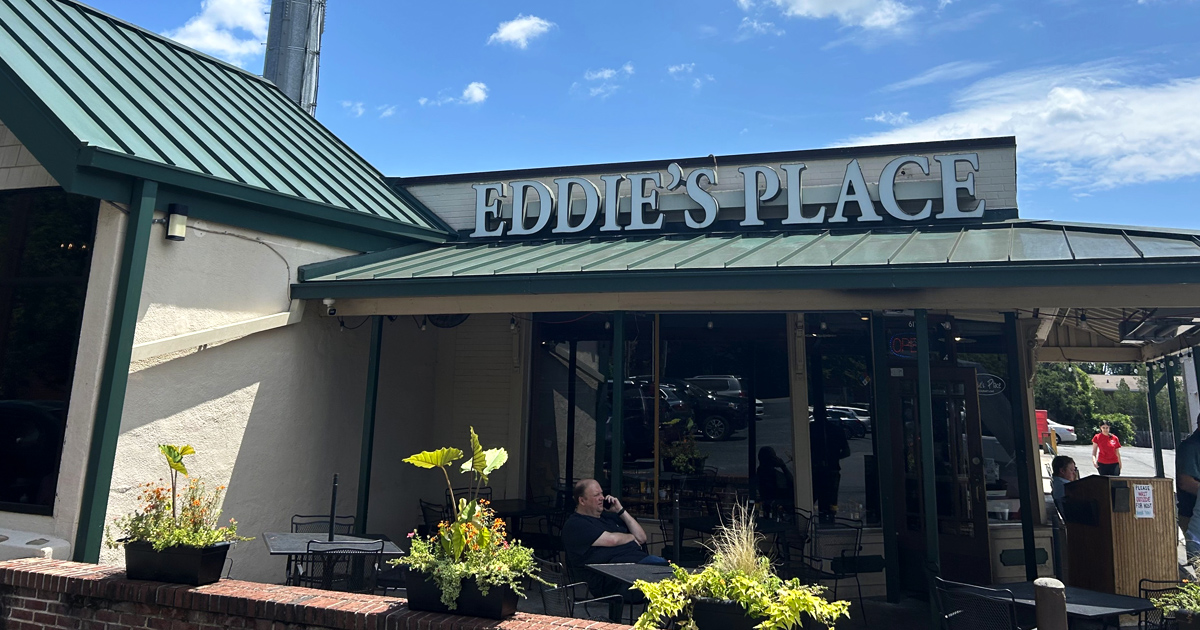 North Carolina Locals Are Lining Up Early At This Legendary Restaurant ...