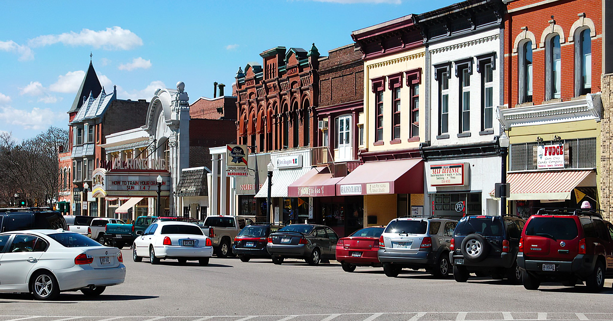 The Scenic Small Town In Wisconsin That's Straight Out Of A Postcard