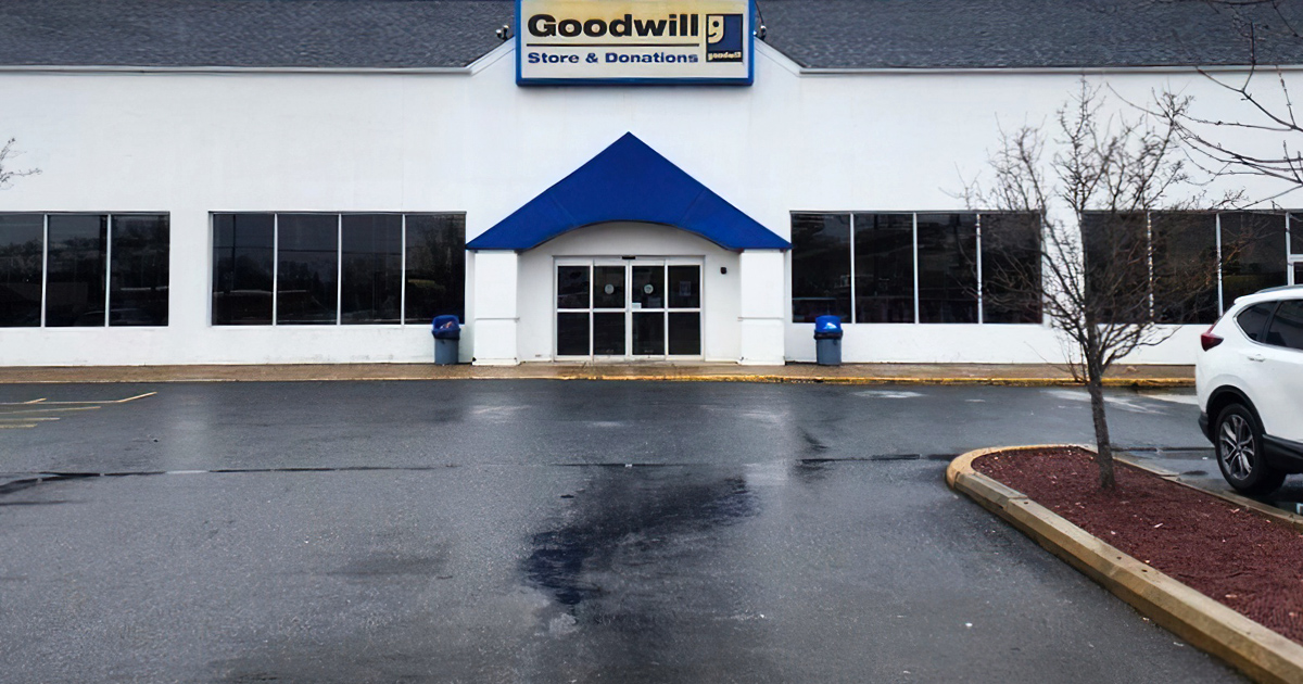 8 Enormous Secondhand Shops In Delaware That Are Too Good To Pass Up