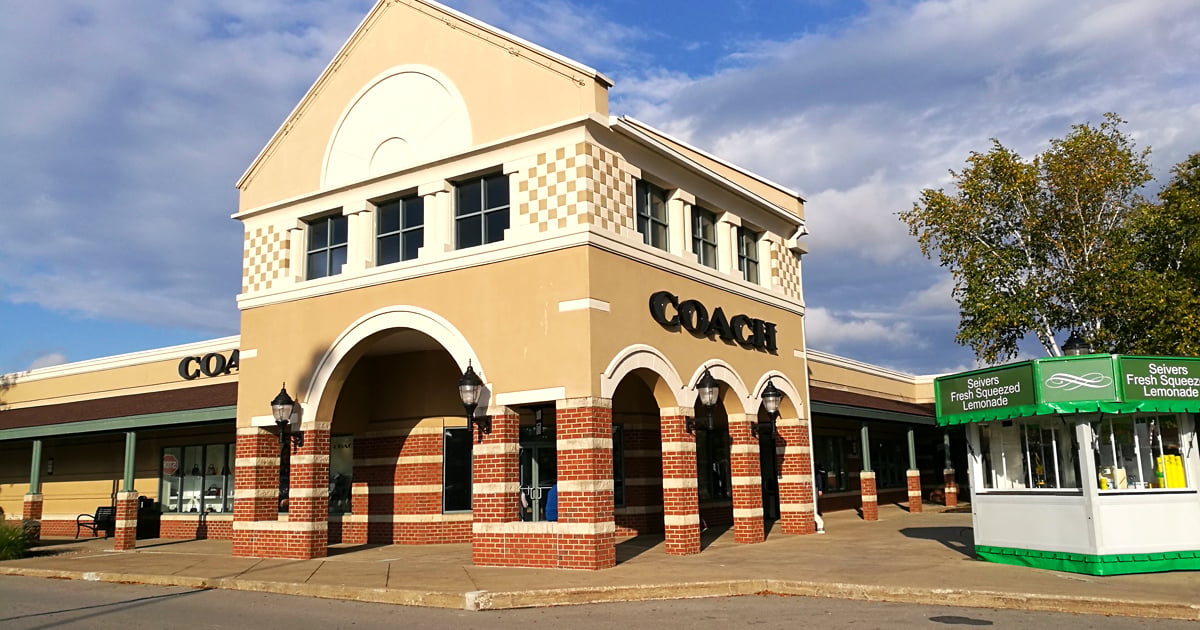 This Enormous Outlet Mall In Pennsylvania Has Unbeatable Bargains On ...