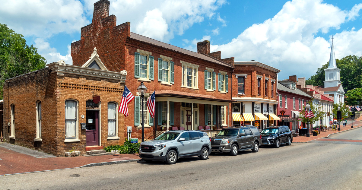 The Scenic Small Town In Tennessee That's Straight Out Of A Postcard
