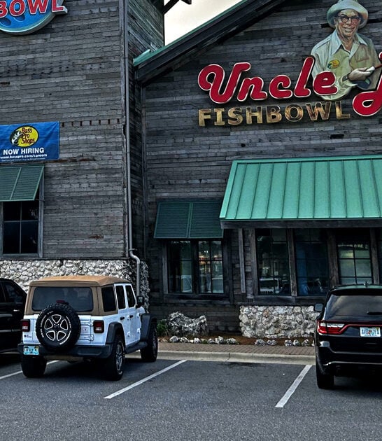 underwater themed florida restaurant ftr
