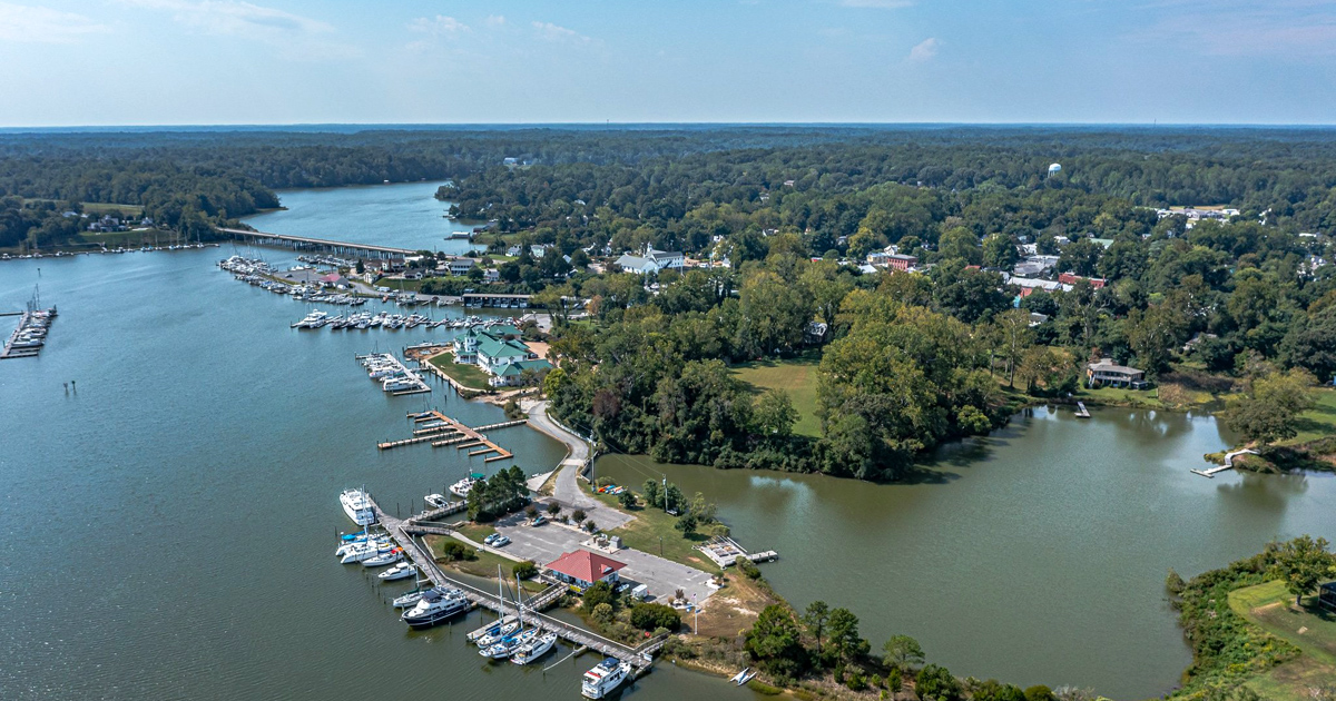 This Waterfront Town In Virginia Has Old-School Charm, Seafood Shacks ...