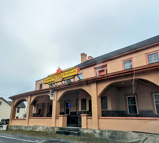The salmon-colored exterior of Grumpy's welcomes hungry travelers like a barbecue beacon on the Pennsylvania landscape, complete with charming arched porch.