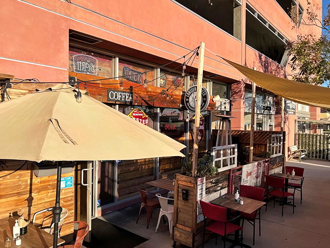 The unassuming wooden facade of Lobster & Beer hides a seafood paradise beneath this Los Angeles apartment building. Treasure hunting never tasted so good!