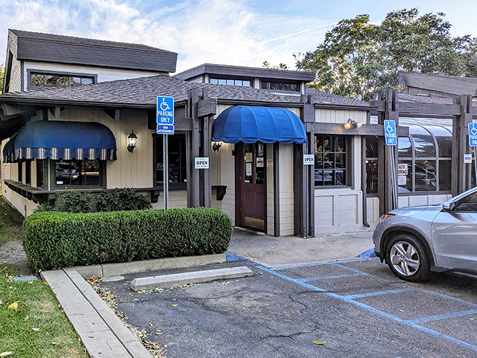 The unassuming exterior of Steer N' Stein, with its charming blue awnings, proves that the best culinary treasures often hide in plain sight.