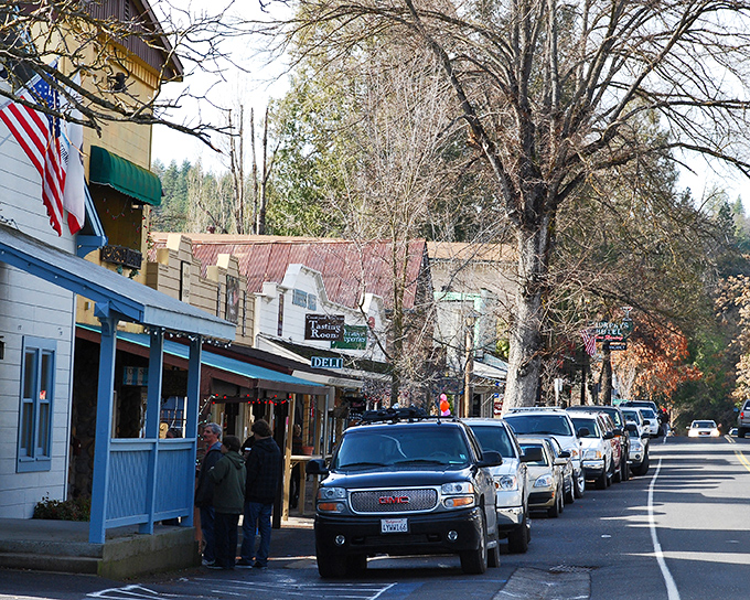 Main Street Murphys offers that perfect small-town charm where Gold Rush history meets wine country sophistication, all wrapped in Sierra foothills beauty.