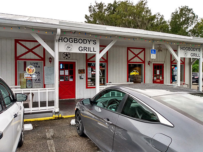The barn-inspired exterior of Hogbody's, with its distinctive red doors and white clapboard, promises authentic flavors hiding behind that unassuming fa&ccedil;ade.