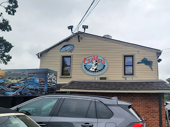 That yellow siding and cheerful crab logo practically shout "seafood paradise ahead" to every passing car.