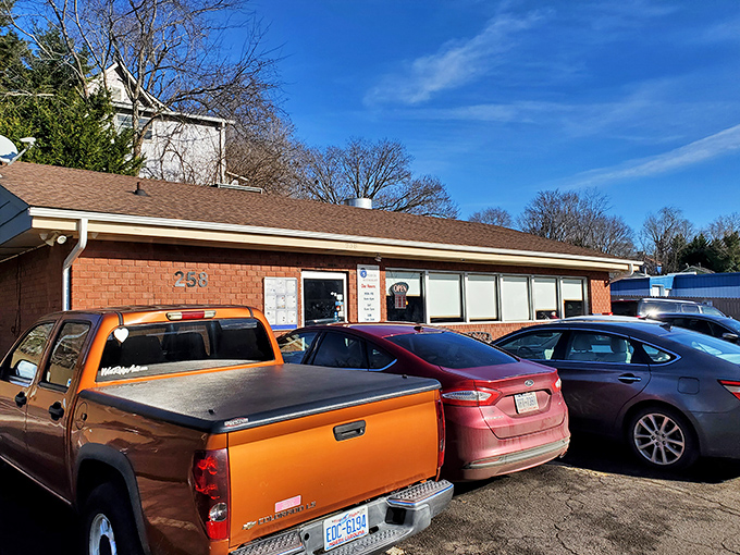 The unassuming brick exterior of Five Points Restaurant promises no frills, just honest food at honest prices. Some buildings just radiate breakfast potential.