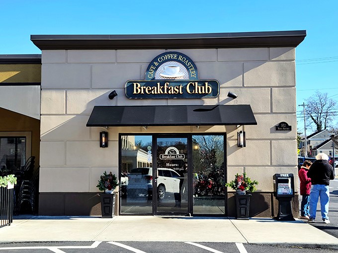 The Breakfast Club stands proudly in Lebanon, Ohio, its modern exterior and inviting patio promising morning delights that'll make hitting the snooze button your biggest regret of the day.