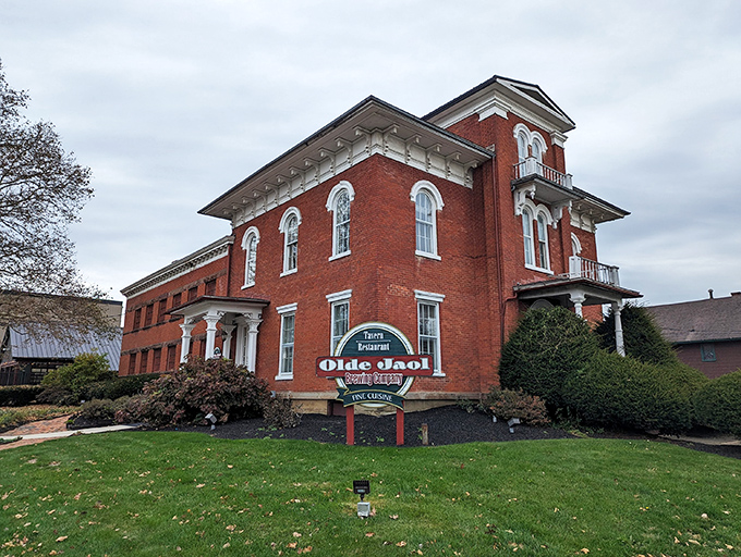 The stately red brick exterior of Olde Jaol doesn't scream "former prison," but rather whispers "come for the history, stay for the ribeye."