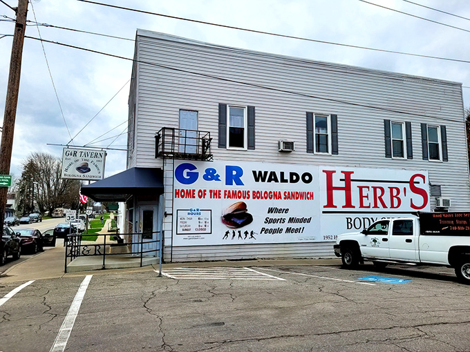The unassuming exterior of G & R Tavern proudly announces its claim to fame. Bologna has never been so aspirational!