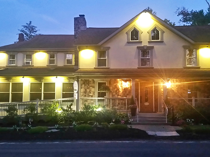 The unassuming exterior of The Frogtown Chophouse feels like discovering a secret culinary hideaway in the Poconos, where extraordinary flavors await behind that welcoming porch.