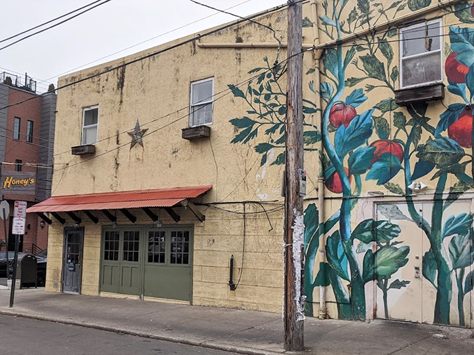The unassuming exterior of Honey's Sit 'n Eat hides culinary treasures within. That line of hungry patrons? They know what you're about to discover.